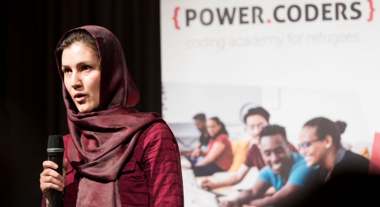 Powercoders insegna il Coding e dà competenze e mestiere ai rifugiati